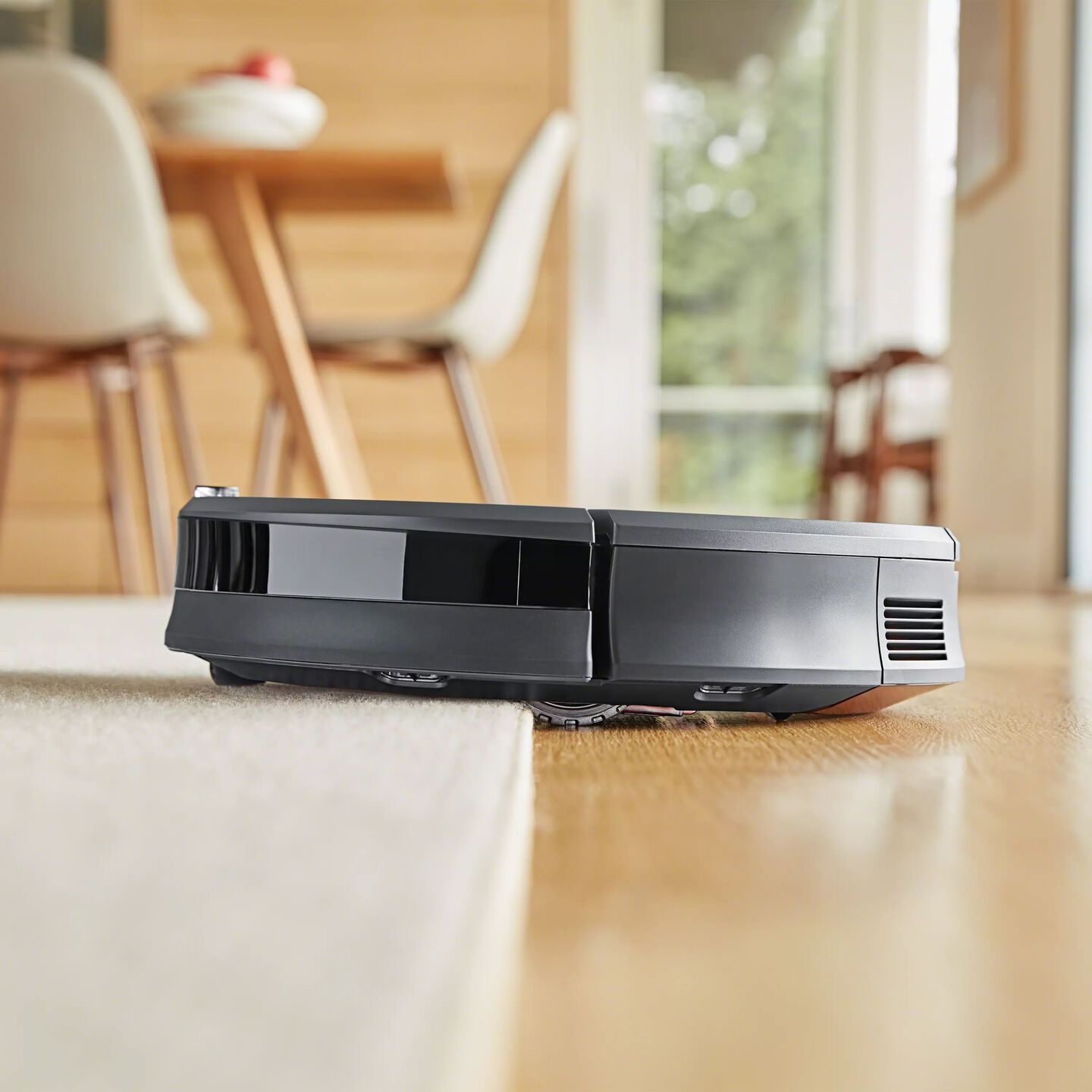 Roomba 960 Robot Vacuum - Refurbished | iRobot